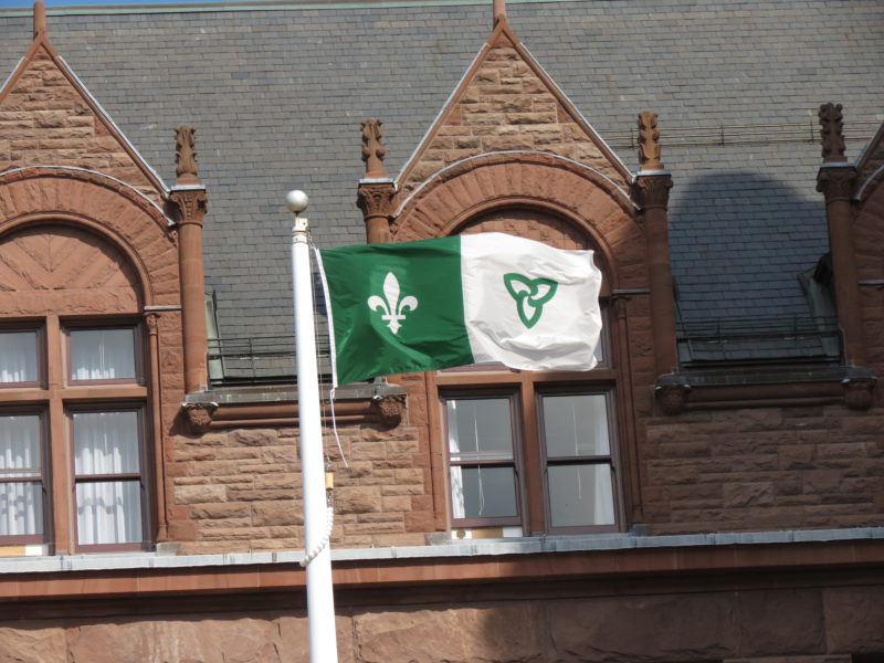 Le drapeau franco-ontarien flottera en permanence à Queen’s Park