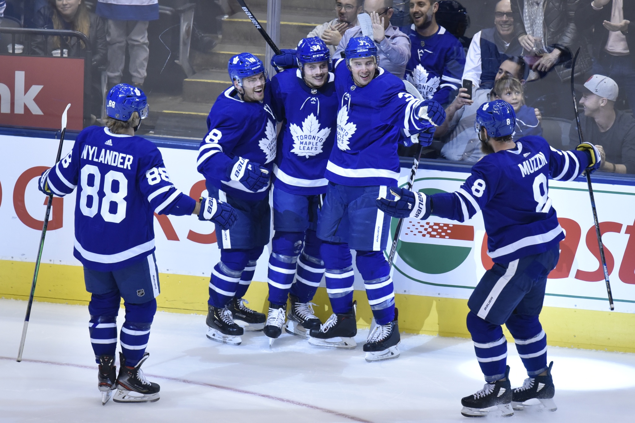 Les Maple Leafs explosent en troisième et l'emportent sur les Kings