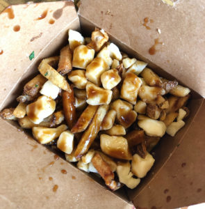 «L’autre» poutine : acadienne, râpée… et énigmatique