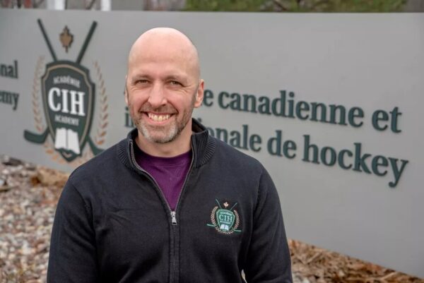 Une école internationale de hockey dans l'Est ontarien