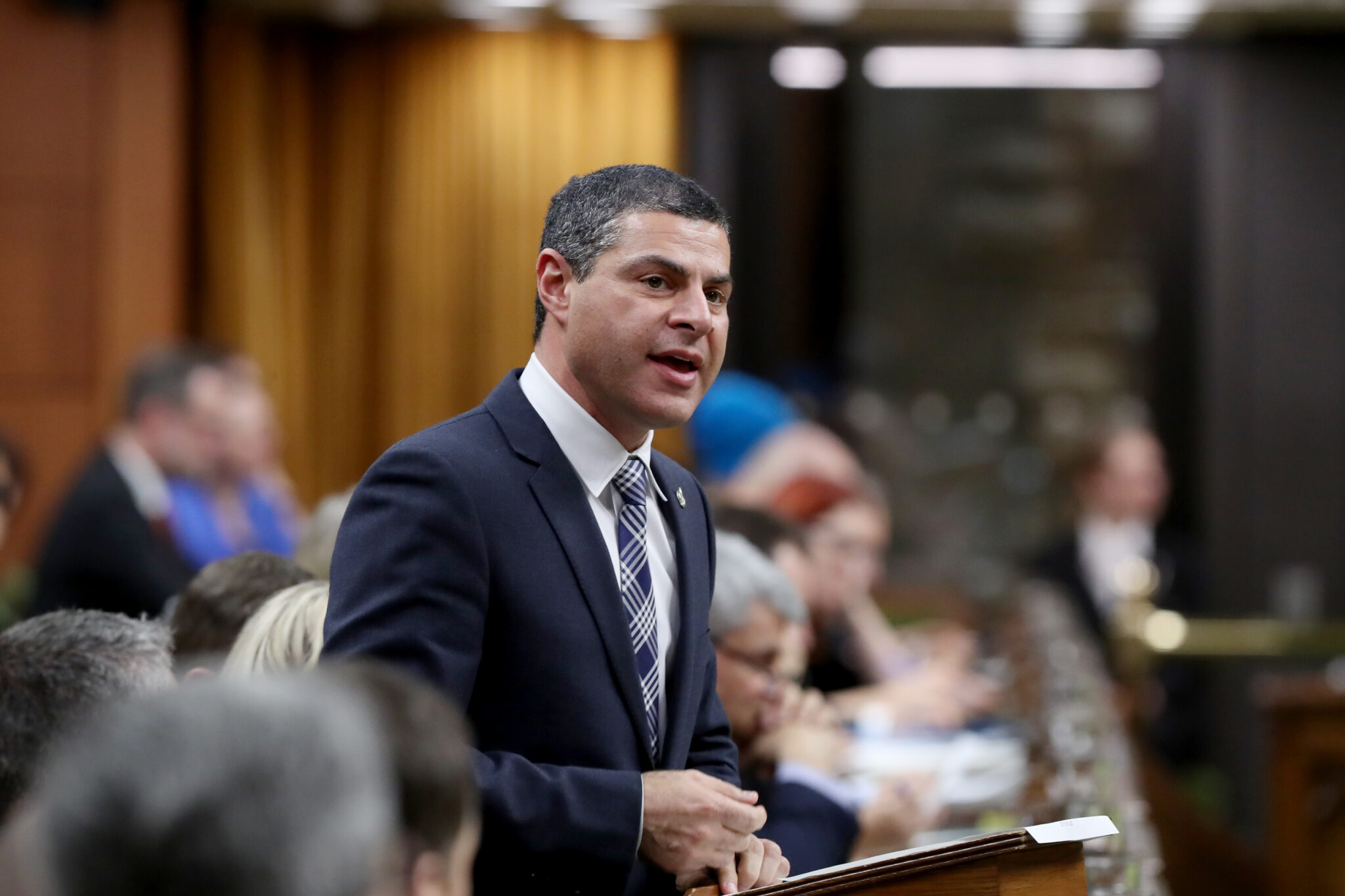 Erin O’Toole tiraillé entre sa base du Parti conservateur et le centre