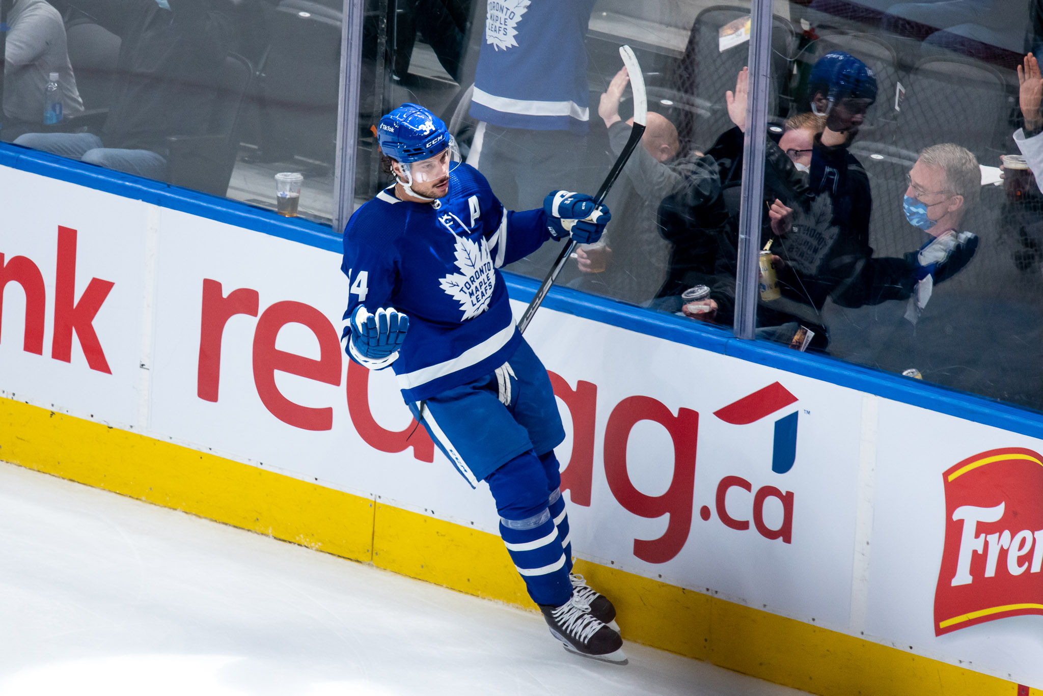 Auston Matthews compte 2 buts dans la victoire des Maple Leafs