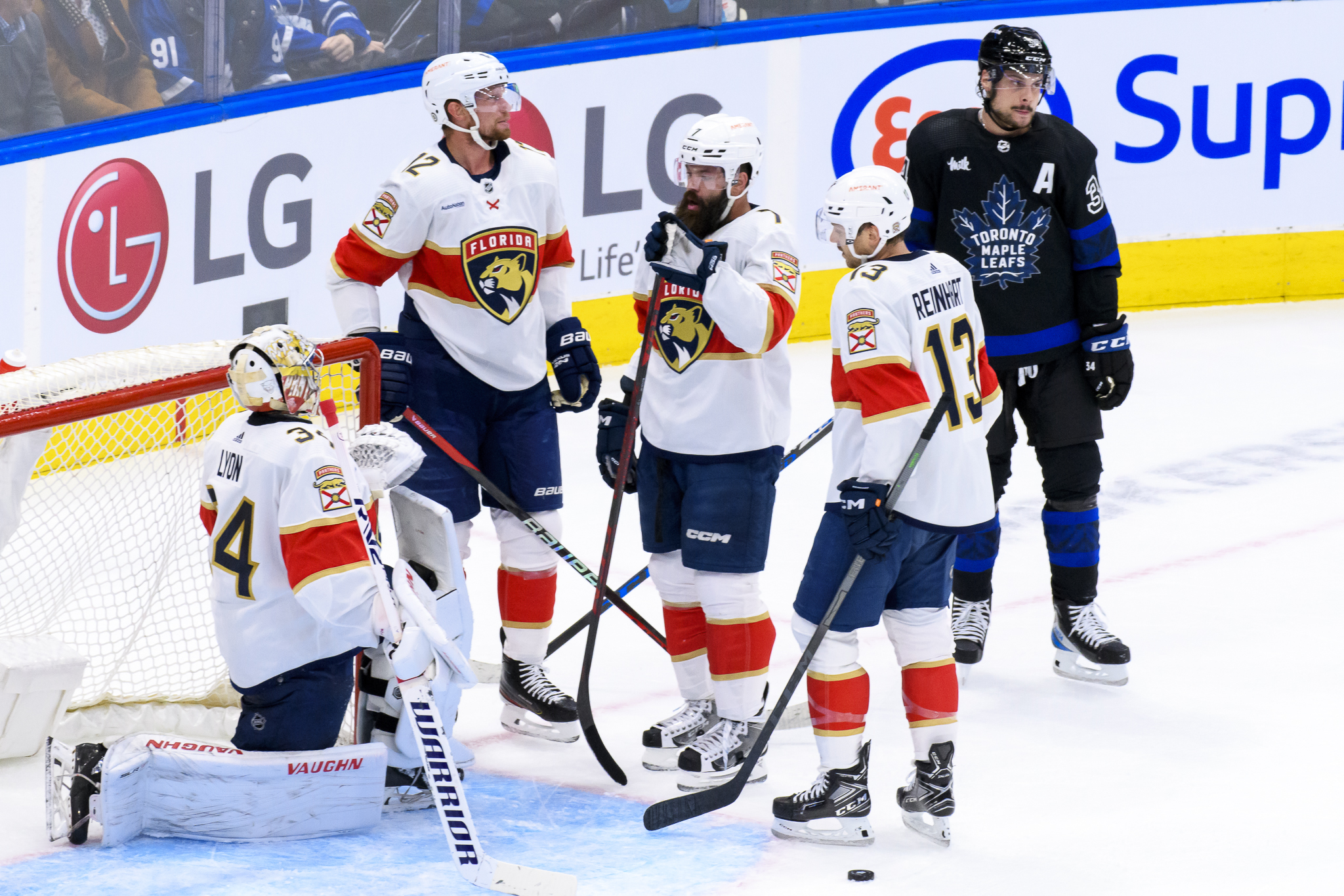 Alex Lyon s'illustre et les Panthers ont raison des Leafs en prolongation