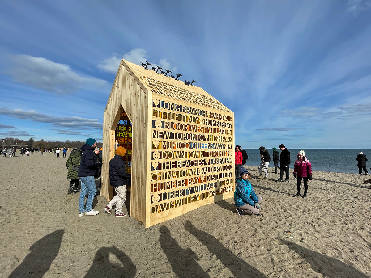 La plage en hiver, avec les Winter Stations