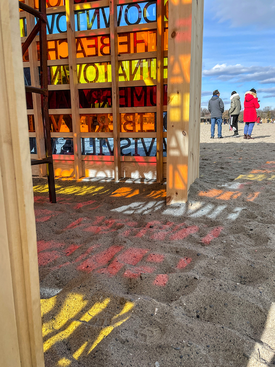 La plage en hiver, avec les Winter Stations