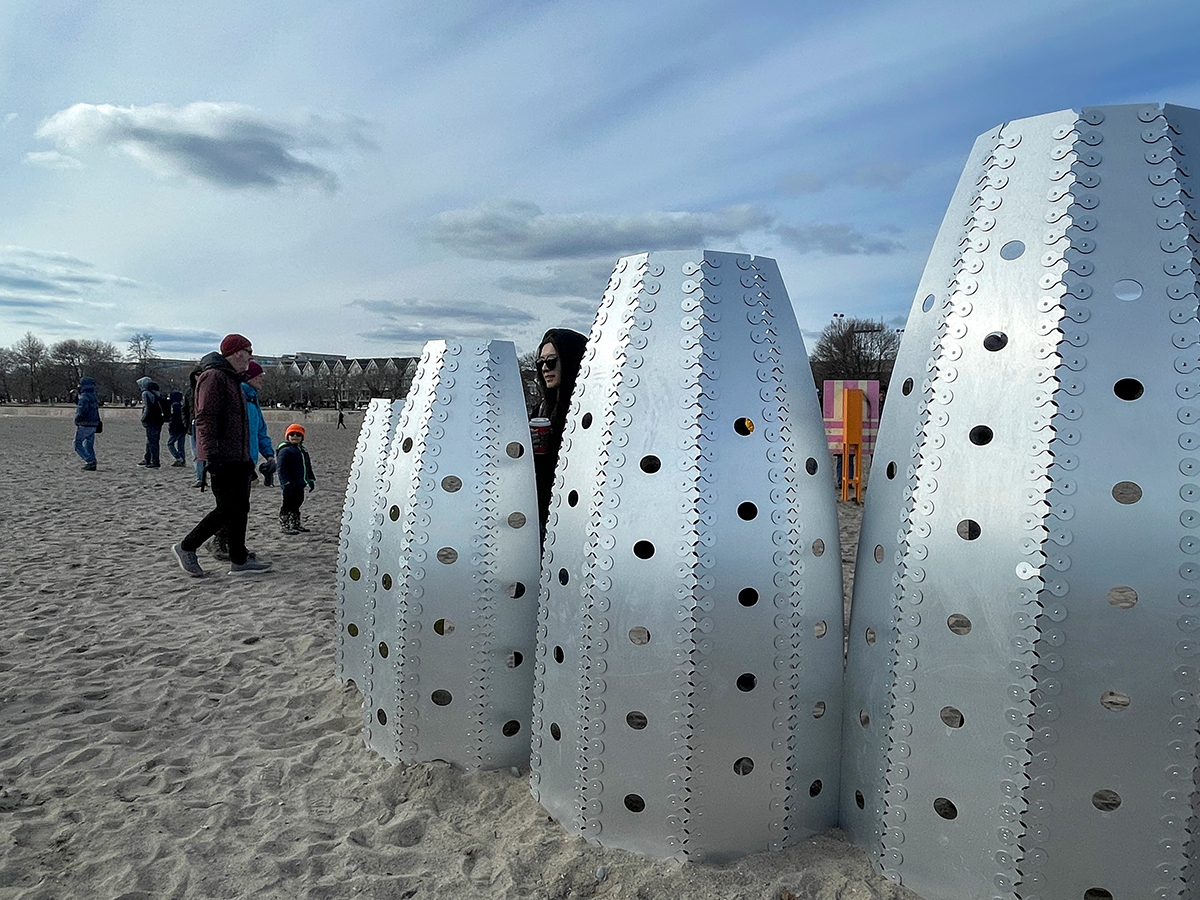 La plage en hiver, avec les Winter Stations