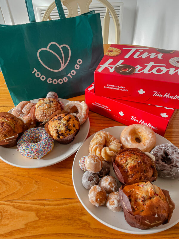 Des «paniers surprise» Too Good To Go dans 2000 Tim Hortons
