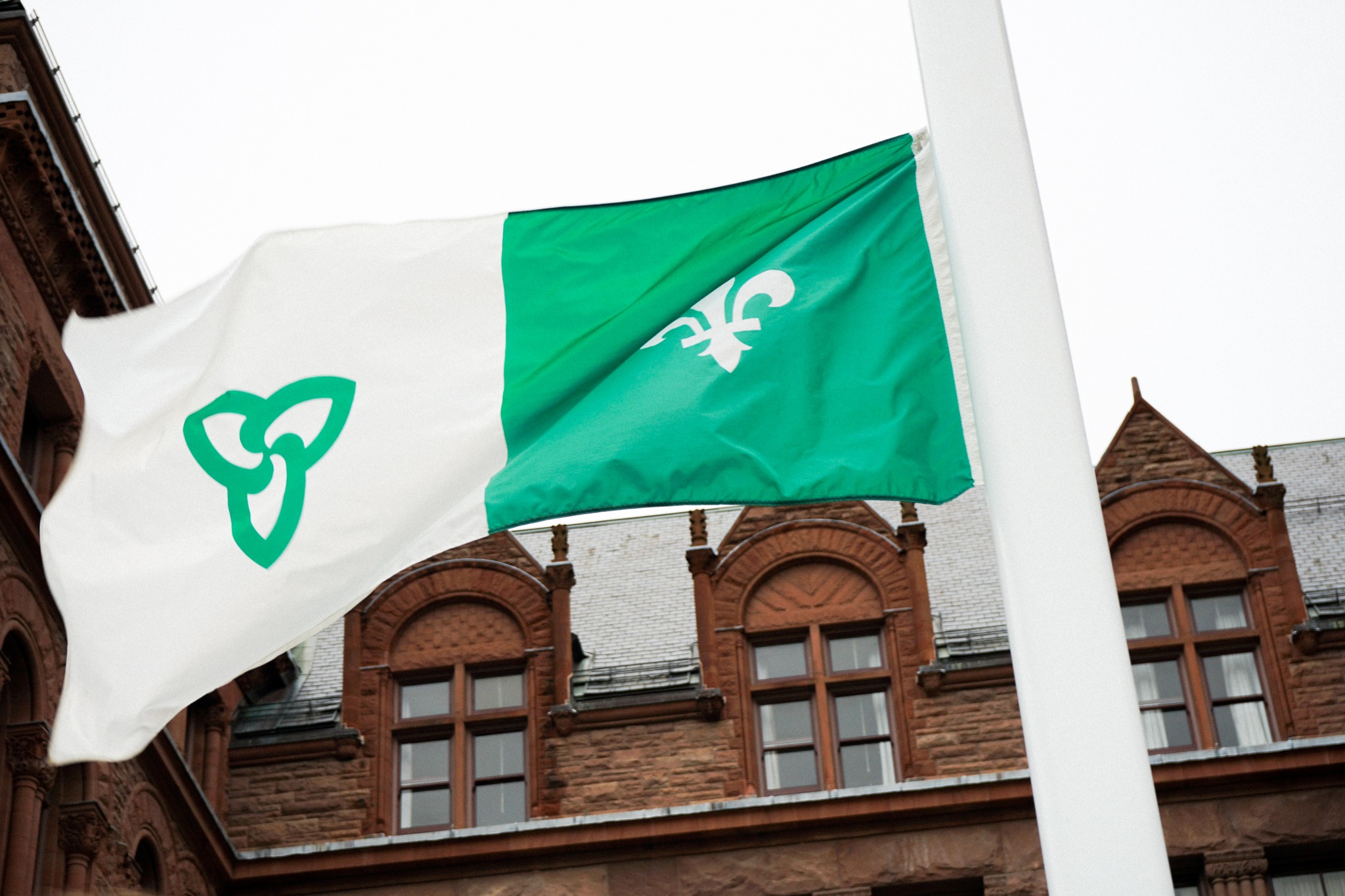Le 50ᵉ anniversaire du drapeau franco-ontarien à Radio-Canada et TFO