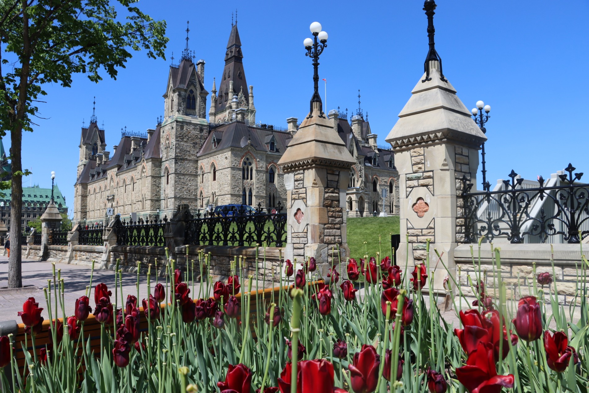 Le Parlement se prépare à la visite du roi